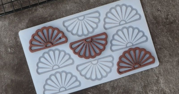 Silicone Chocolate Garnishing Mould - Fan Shape 9 Cavity