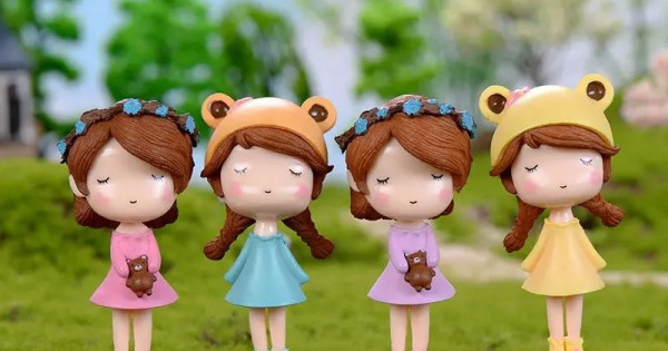 Girls Doll Miniature (Set of 4)