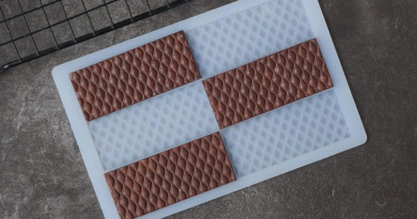 Silicone Chocolate Garnishing Mould - Fish Scale